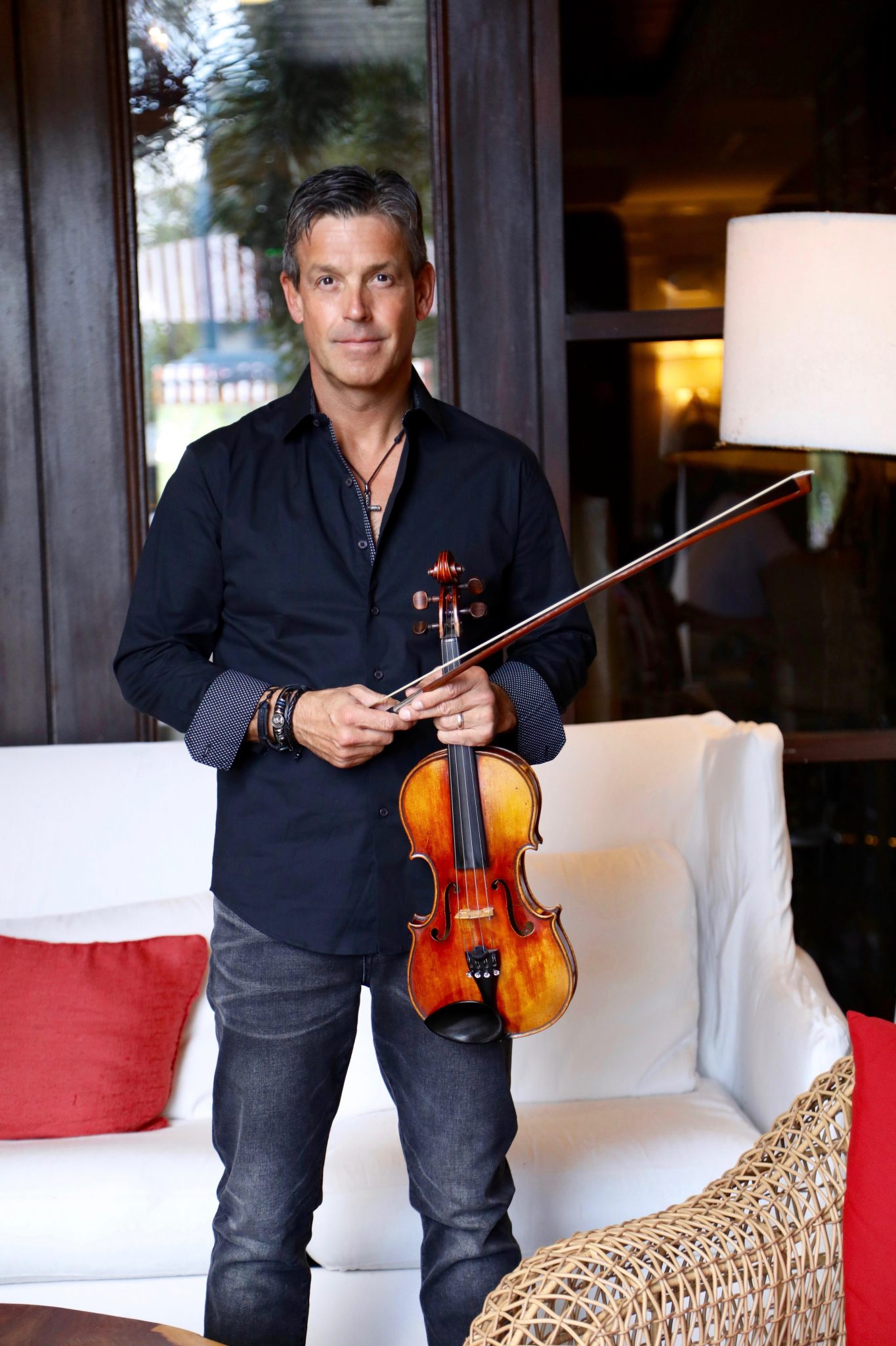 Gary Lovini - Violin Showman | Violinist based in Florida, USA